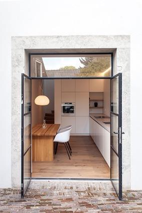 3-metre-wide house wins daylight award for the clever use of space ...