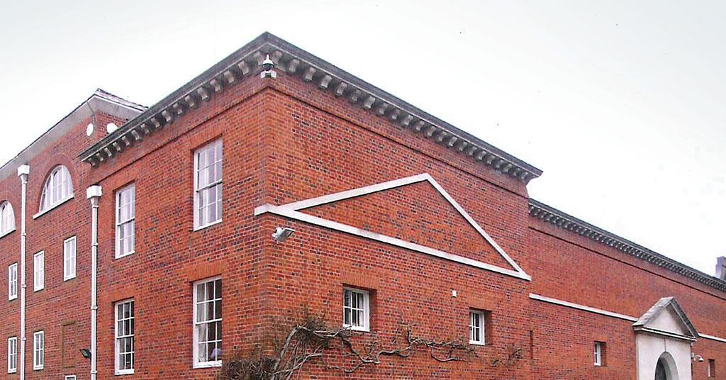 Architectural wrangles within the Oxbridge quadrangles | Review ...