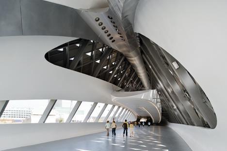 Zaha Hadid’s Zaragoza bridge over muddied waters | Building Study ...