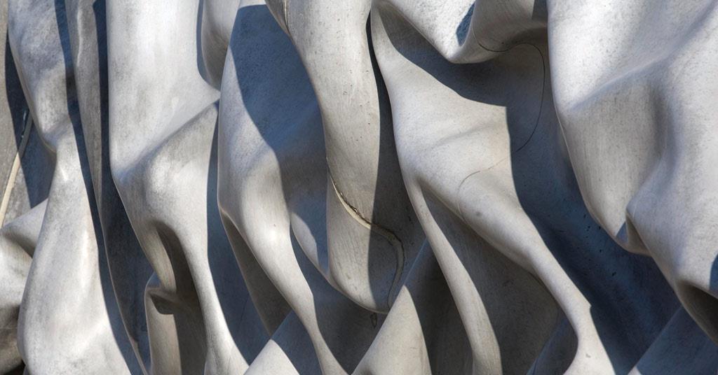 Undulating concrete wall shows potential of rubber formwork | Technical ...