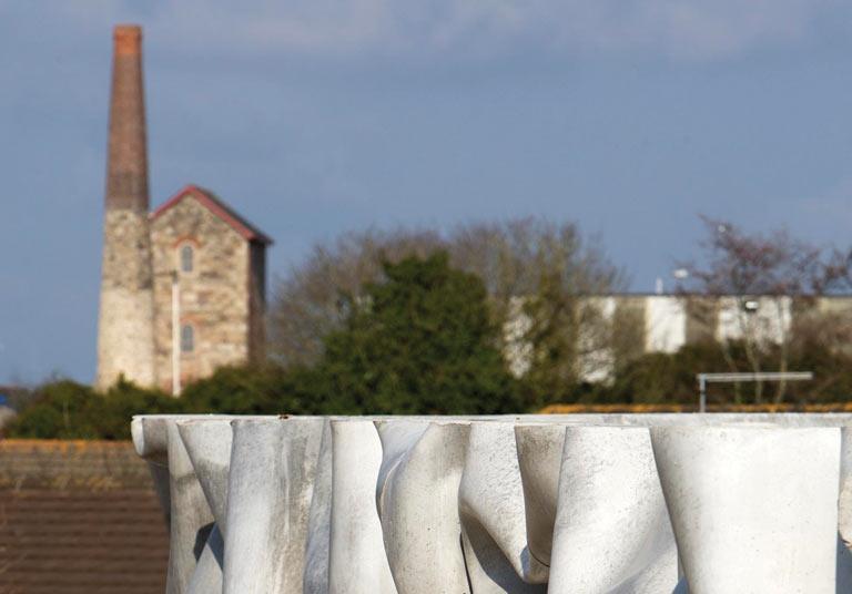 Undulating concrete wall shows potential of rubber formwork | Technical ...