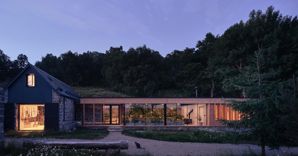 Moxon completes transformation of 19th-century farmstead in Cairngorms ...