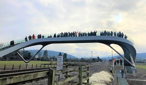 How Knight Architects' innovative footbridge is replacing level ...