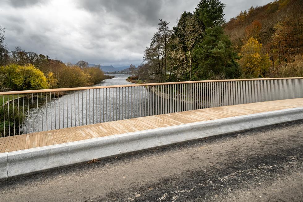 Knight Architects completes UK’s first stainless steel road bridge ...